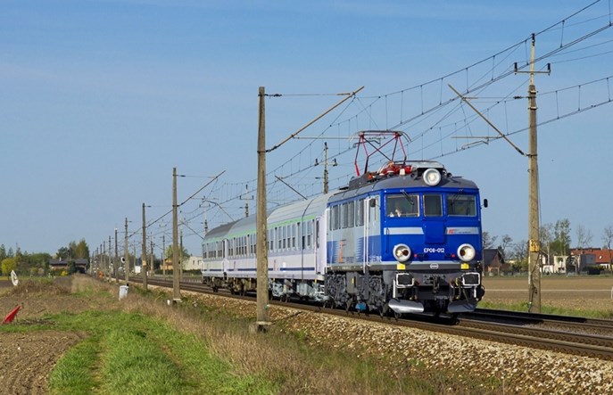 PKP Intercity nie planuje wycofywać z eksploatacji lokomotyw EP08 - Rynek Kolejowy