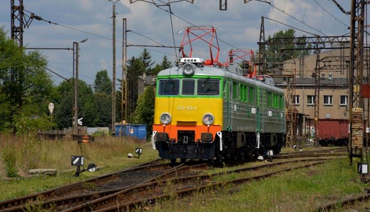 Kolejna lokomotywa ET41 z PKP Cargo przypomni o przeszłości - Wszystko na temat branży kolejowej ...