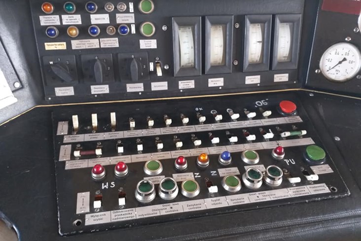 Ze skasowanego ED73 ocalono pulpit maszynisty [zdjęcia] - Wszystko na ...