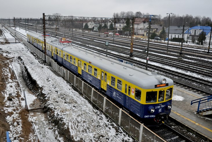 Żółto-niebieski EN57 z 1963 roku jeździ po mazowieckich torach [zdjęcia] - Wszystko na temat ...