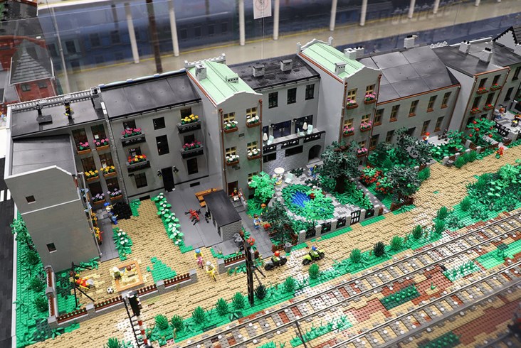 EN57 z klocków Lego na makiecie w Stacji Muzeum - Wszystko na temat ...