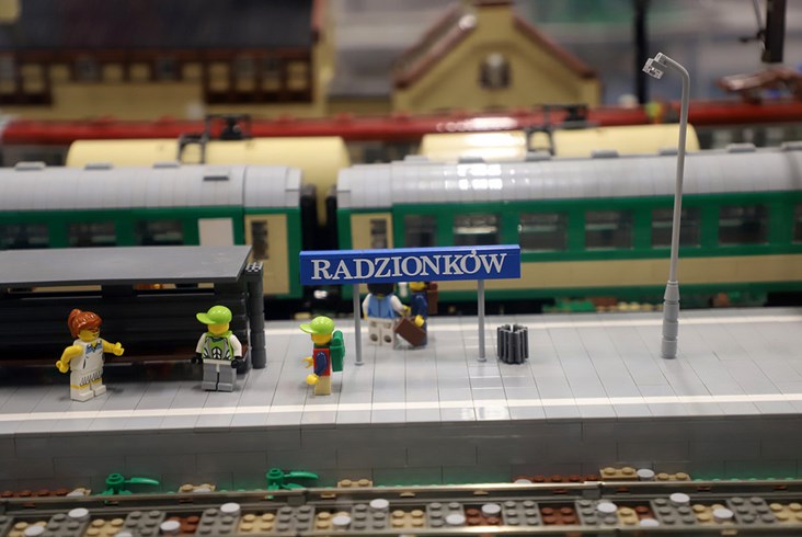 EN57 z klocków Lego na makiecie w Stacji Muzeum - Wszystko na temat ...