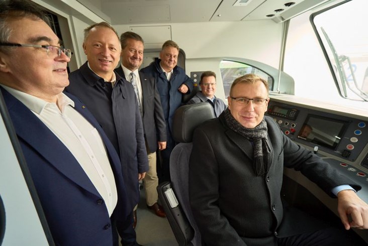 Pesa podpisała umowę na hybrydowe lokomotywy dla PKP Intercity ...