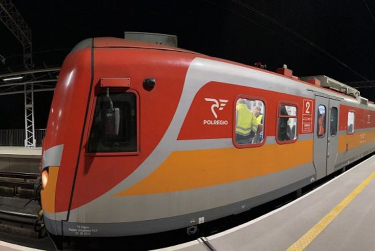 Historyczny przejazd. EN57 po raz pierwszy na linii PKM - Wszystko na temat branży kolejowej ...