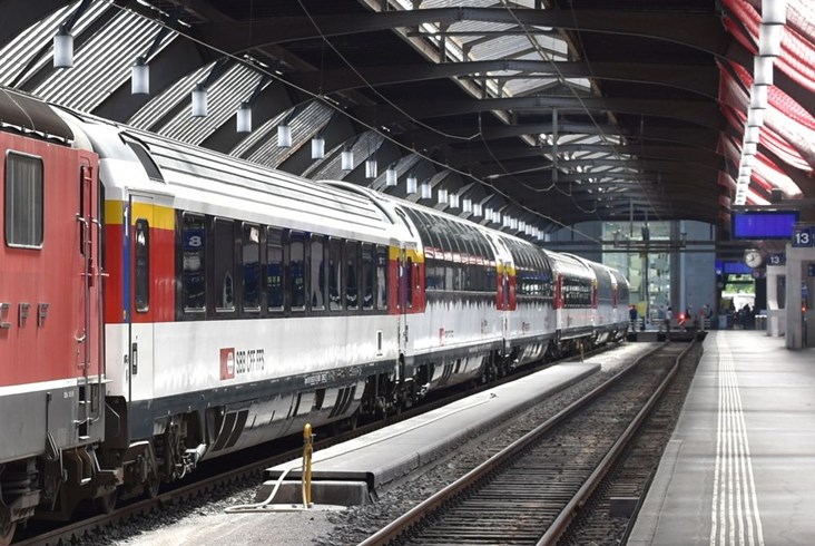 Prawdziwa gratka! W pociągu do Przemyśla pojawi się szwajcarski wagon panoramiczny - Wszystko na ...