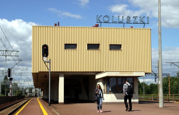Teren pod budynkiem dworca w Koluszkach stanie się peronem - Rynek Kolejowy