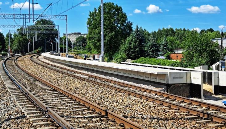 Rośnie nowy przystanek Pabianice Północne - Wszystko na temat branży kolejowej: PKP, Intercity ...
