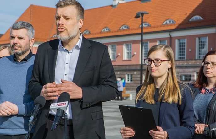 Zandberg: Razem będzie bronić połączeń w ramach CPK - Rynek Kolejowy
