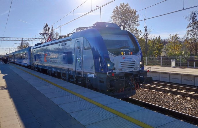 Griffin 200 PKP Intercity w składzie TLK - Rynek Kolejowy