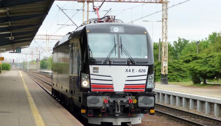 PKP IC: Wynajęty Vectron prowadzi już pociągi do Berlina - Wszystko na ...
