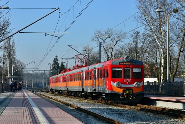 EN57, lokomotywa i wagon już w malowaniu PolRegio [zdjęcia] - Wszystko na temat branży kolejowej ...