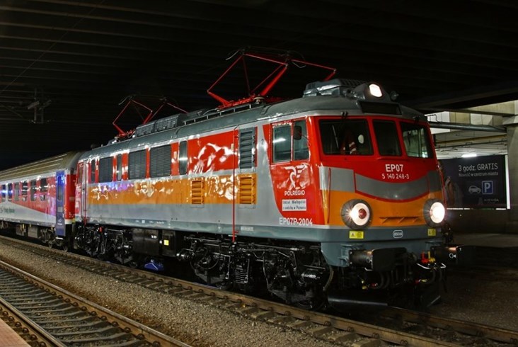 EN57, lokomotywa i wagon już w malowaniu PolRegio [zdjęcia] - Wszystko ...